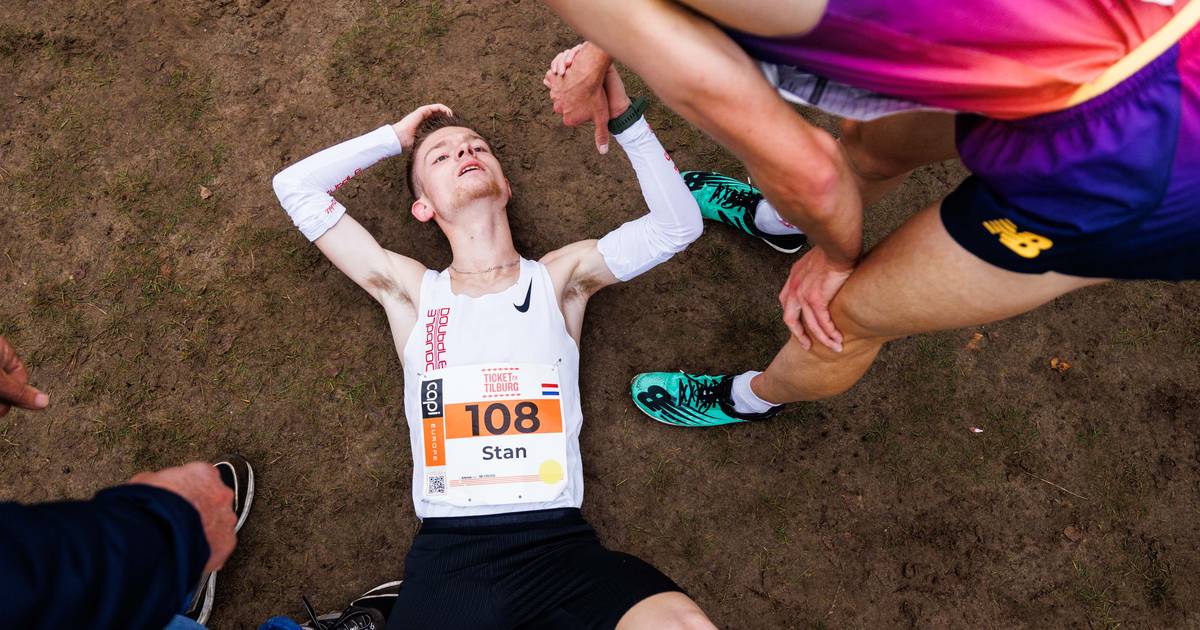 ‘Kleine Stan’ nestelt zich tussen de grote mannen: ‘Blij dat ik erin ...