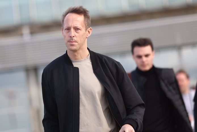 CEO Bob Madou treedt op de voorgrond na supportersrel bij blauw-zwart ...