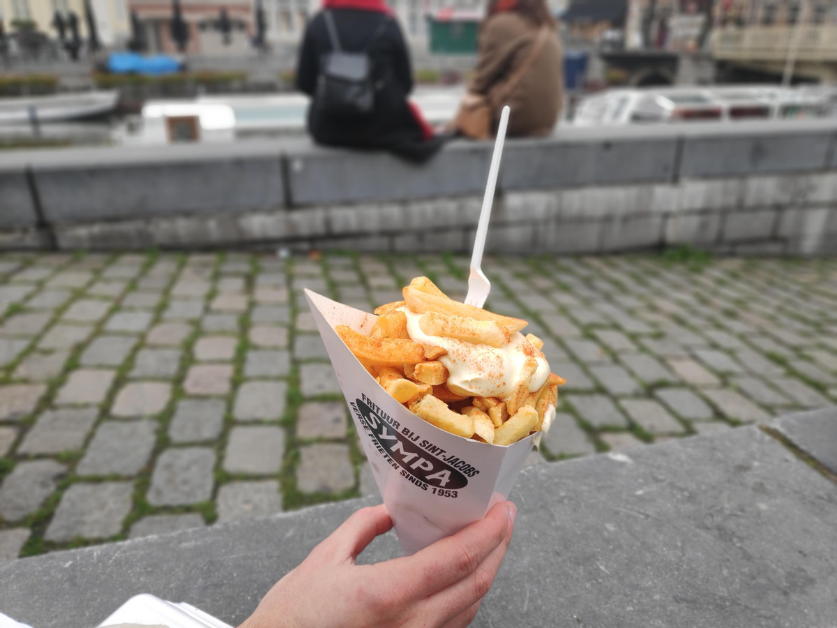 “De stoverijsaus is vermengd met de mayonaise. Het ziet er één groot ...