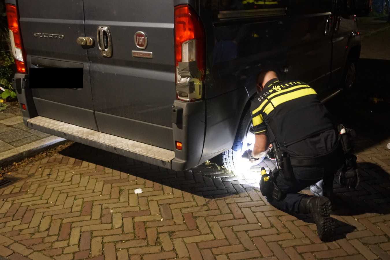 Politie voor 2de keer in één dag aanwezig Spuistraat in Bunschoten ...
