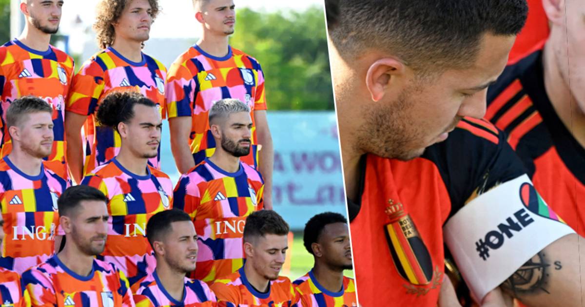 Un geste fort: les Diables posent avec leur maillot d'échauffement ...
