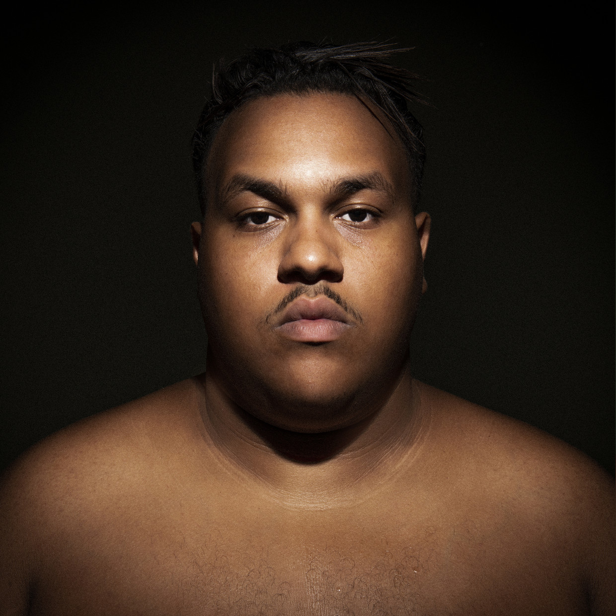 De Vlaamse rapper Dikke rapt op zijn debuutalbum over zijn innerlijke ...