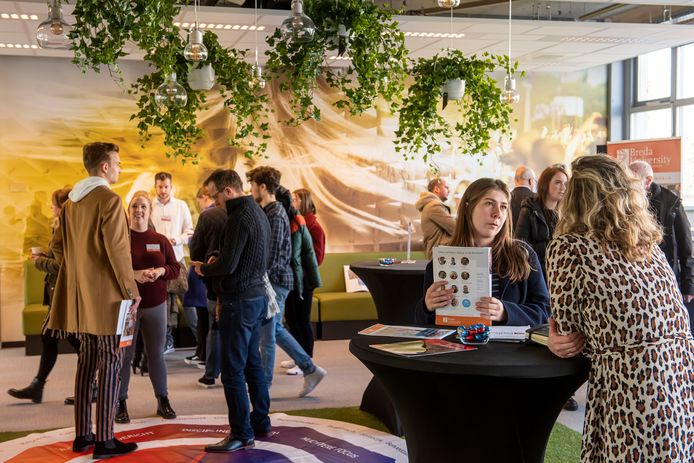 Avans en BUas halen per direct 1.000 studenten in buitenland terug naar ...