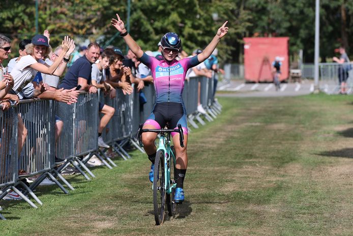 Lotte Baele gaat in Zwitserland op zoek naar UCI-punten: “Voor betere ...