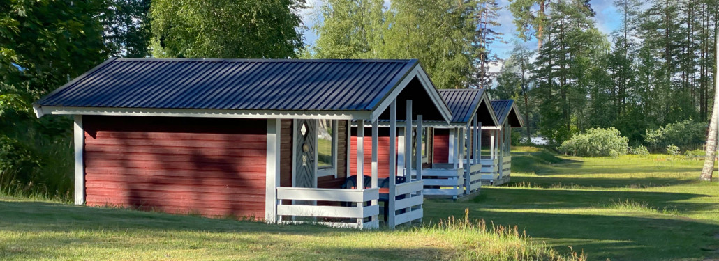 BINNENKIJKEN. De camping van Staf Coppens in Zweden is bijna klaar om ...