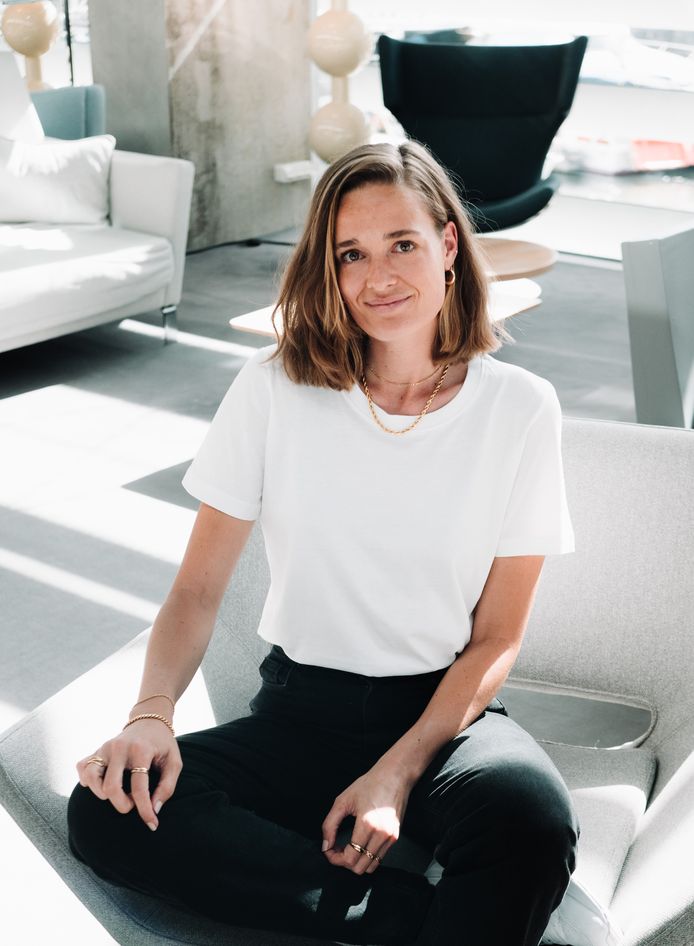 Tarinda (30) heeft geen data op haar telefoon: ‘Niet op social media ...