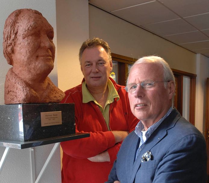 Borstbeeld als eerbetoon aan Herman Bode | Oldenzaal | tubantia.nl