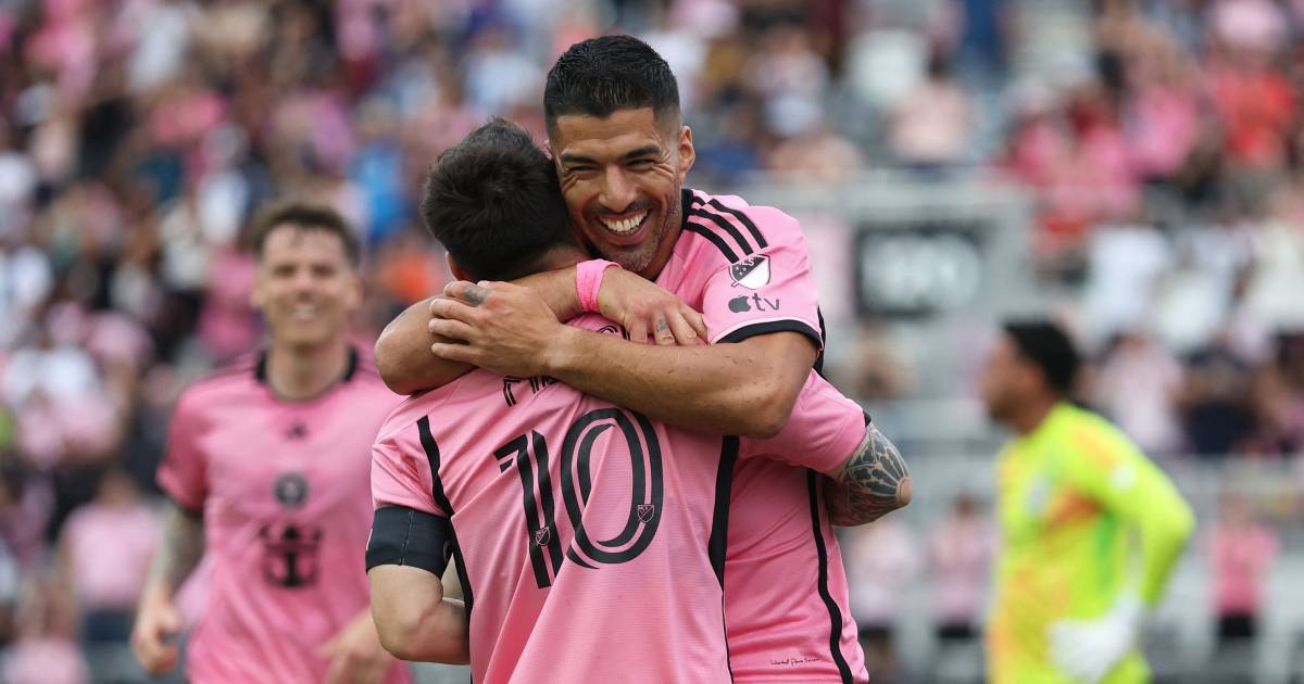 Oude tijden herleven: Lionel Messi en Luis Suárez wanen zich in ...