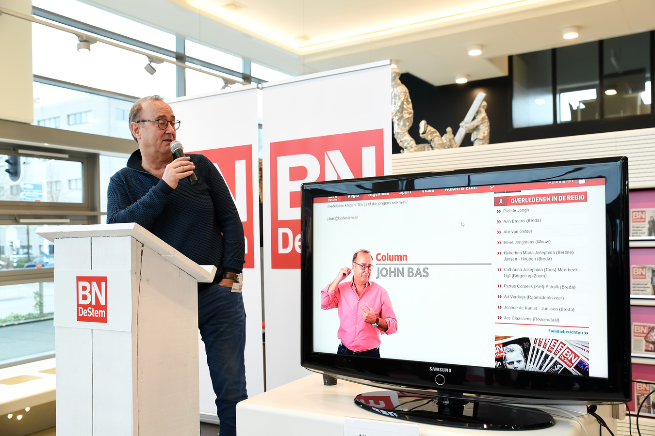 Hoe John Bas zijn columns schrijft: ‘Sommigen vinden me brutaal, grof ...