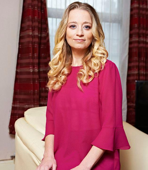 Hayley was 13 toen ze hopeloos verliefd werd op haar leraar, nu vertelt ...