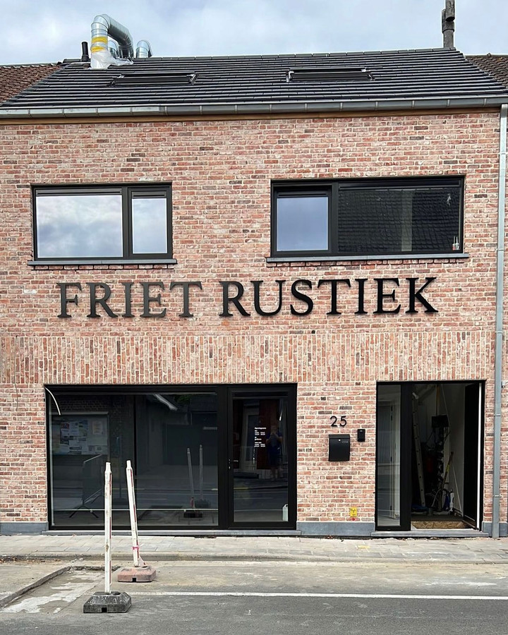 NET OPEN. Ex-wielrenner Kenny Bouvry (29) opent eethuis Friet Rustiek ...