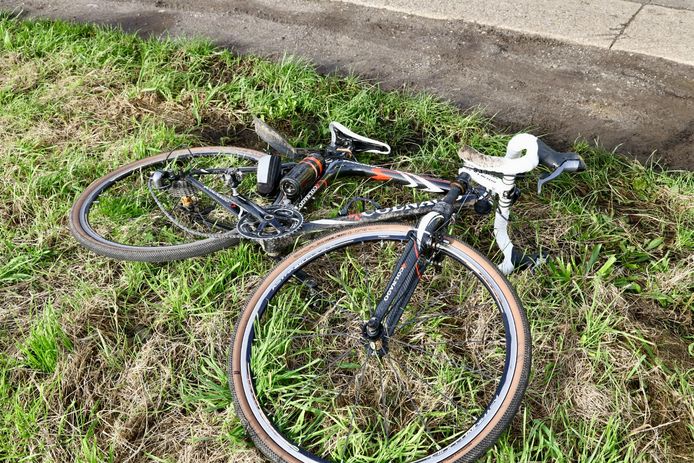 Wielrenner gewond door botsing met auto op Broek | Brabant | ed.nl