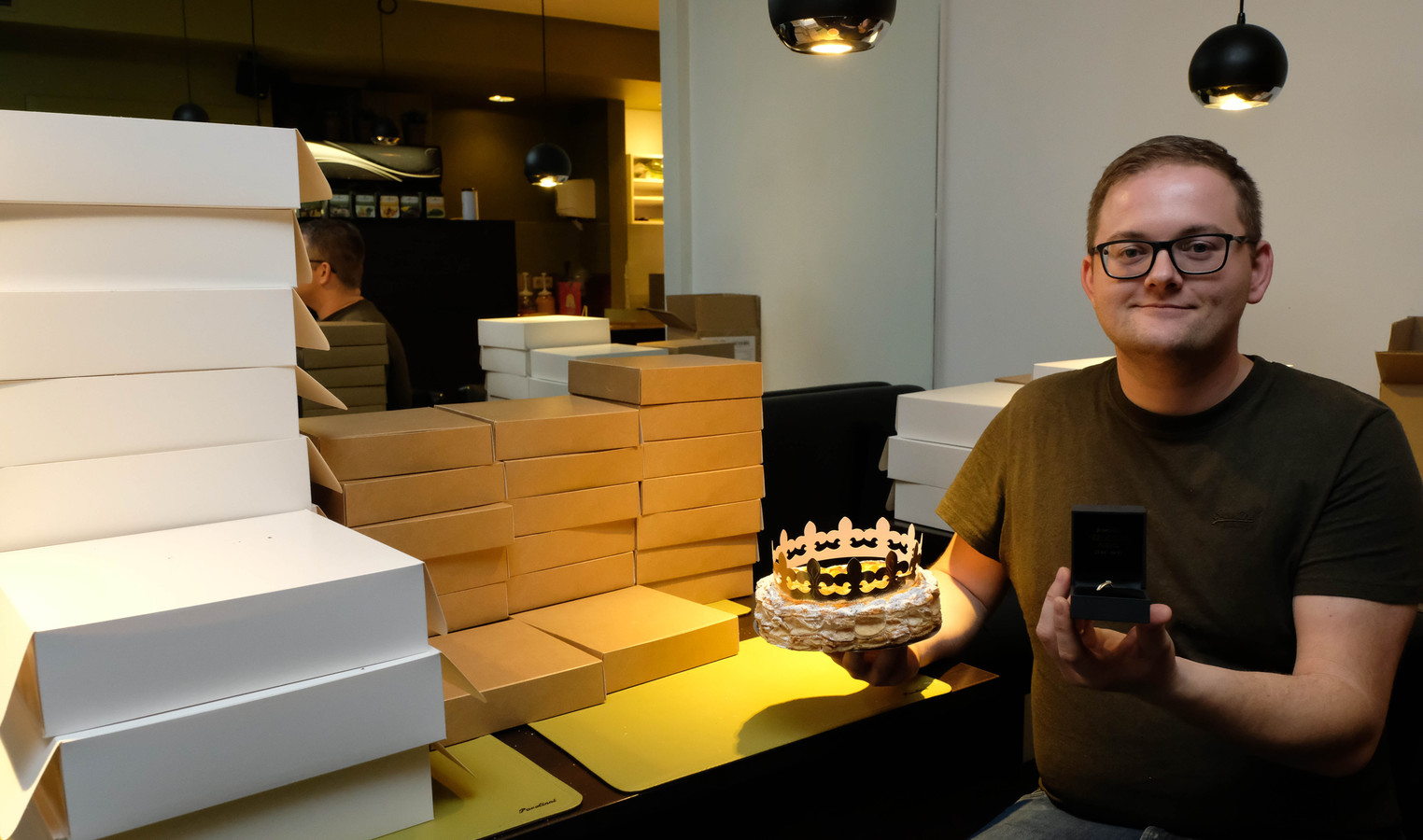 Al 350 taarten de deur uit voor de gouden ring bij bakkerij FRAÎCHE ...