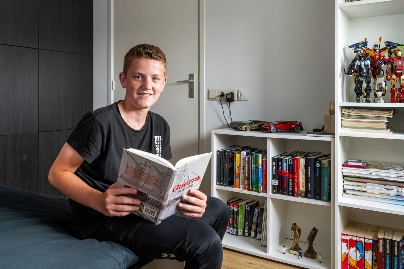 De 12-jarige Lars heeft een eigen boek geschreven: ‘Ik heb altijd wel ...