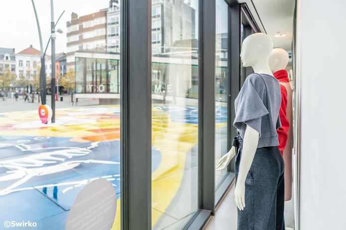Modeontwerpster Silke (24) toont haar nieuwe collectie in pop-up: “Ik ...