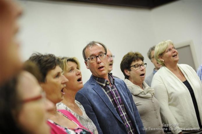 Frank Deiman brengt humor bij Oldenzaals kamerkoor | Oldenzaal ...