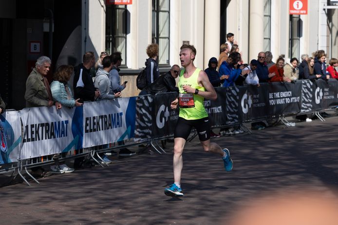 In beeld: zonovergoten jubileumeditie Enschede Marathon | Enschede ...