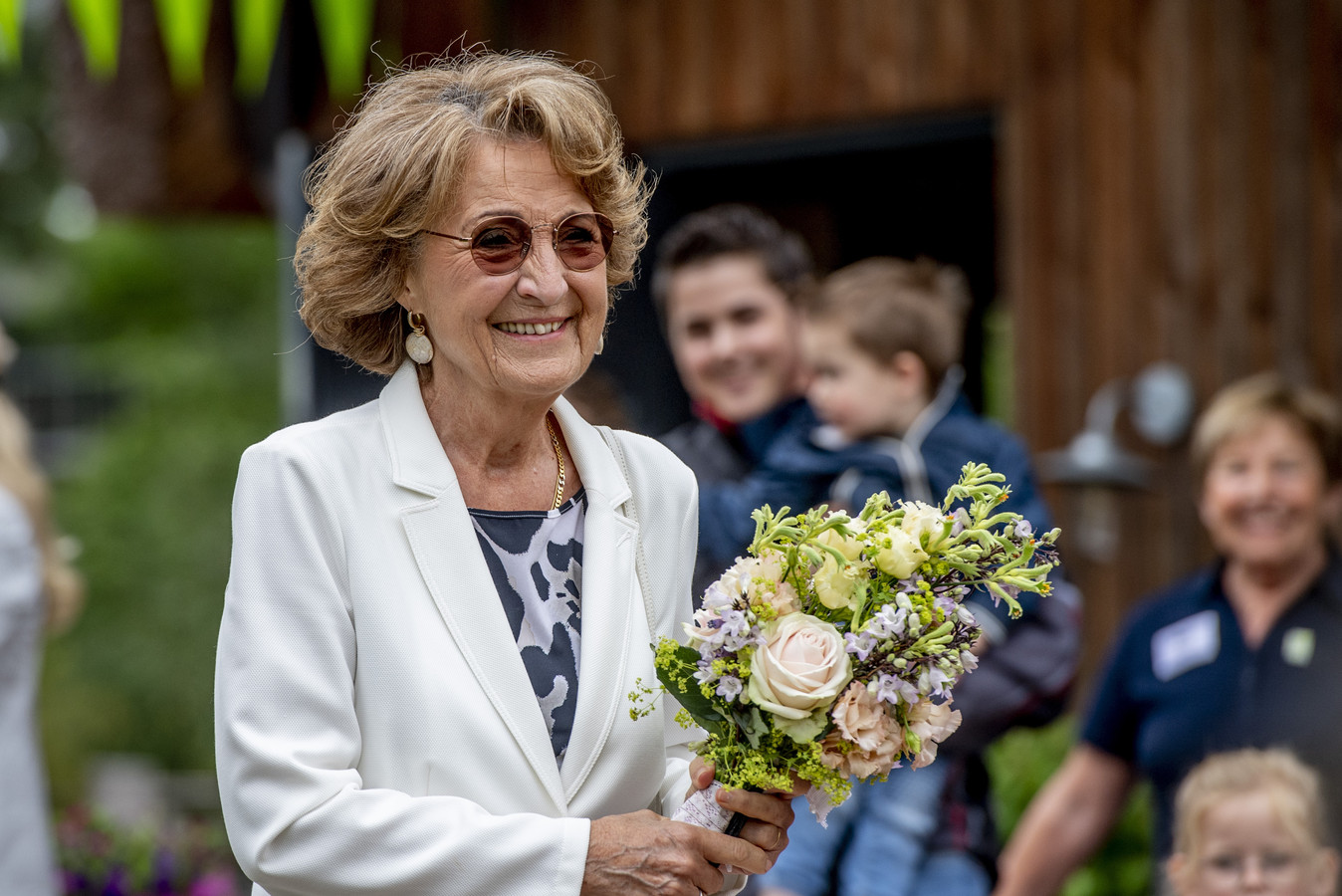 Prinses Margriet moet herstellen van acute rughernia | Foto | AD.nl