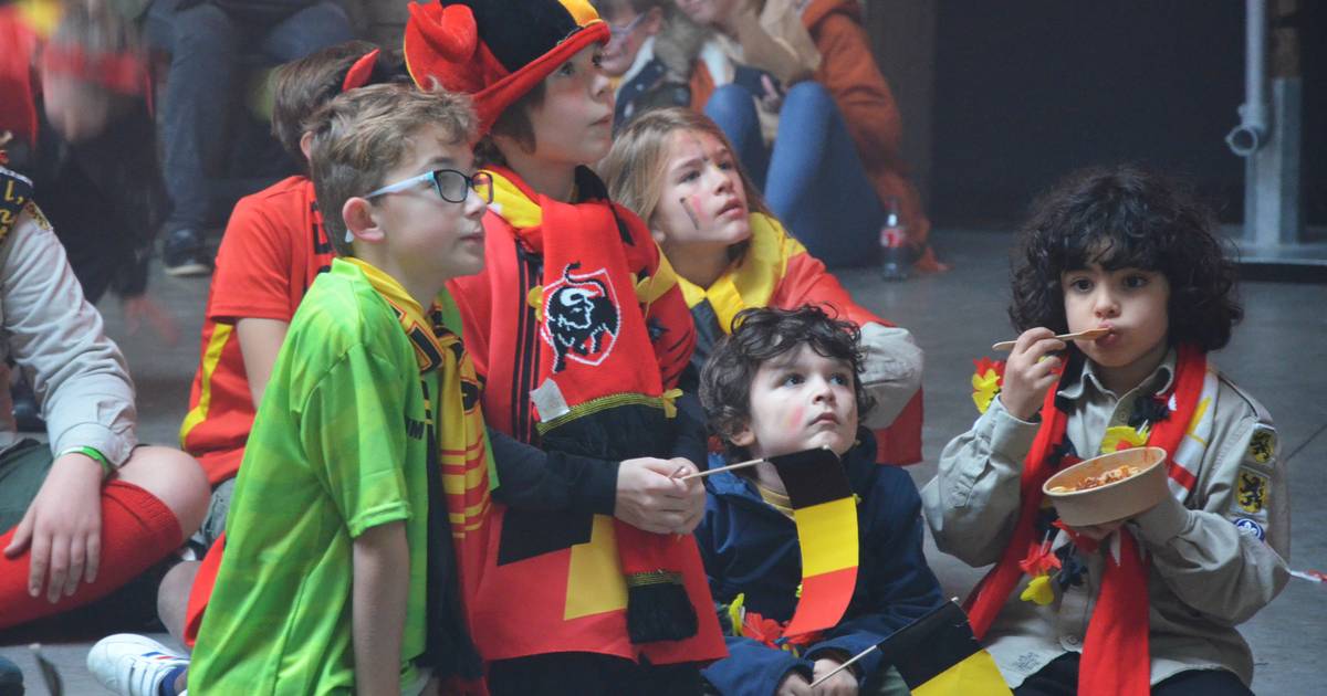 Meer dan 300 Rode Duivels-supporters verzamelen in zaal Mauritz ...