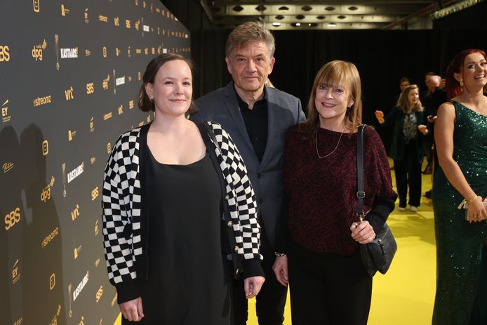 Lotte Vanwezemael stelt vriend Max voor en prinses Delphine schittert in bijzondere outfit: dit ...