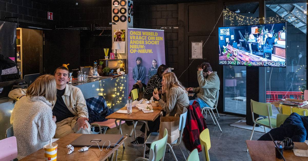 Vier nieuwjaar in zaal Cinema: “Deuren open om 1.30 uur” | Aalst | hln.be