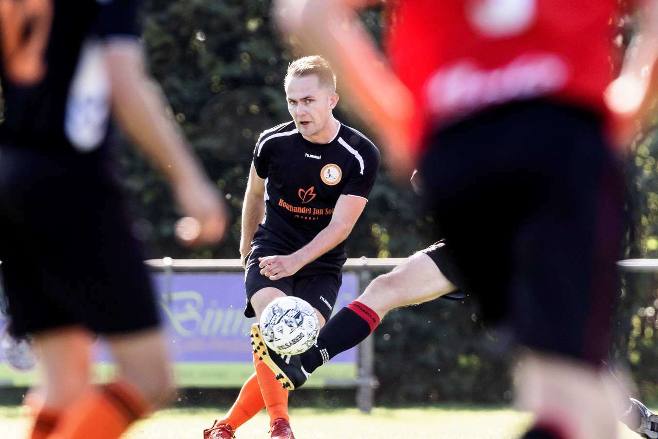 Onder de lat is langs de lijn geworden voor Danny Bos, die met Oranje ...