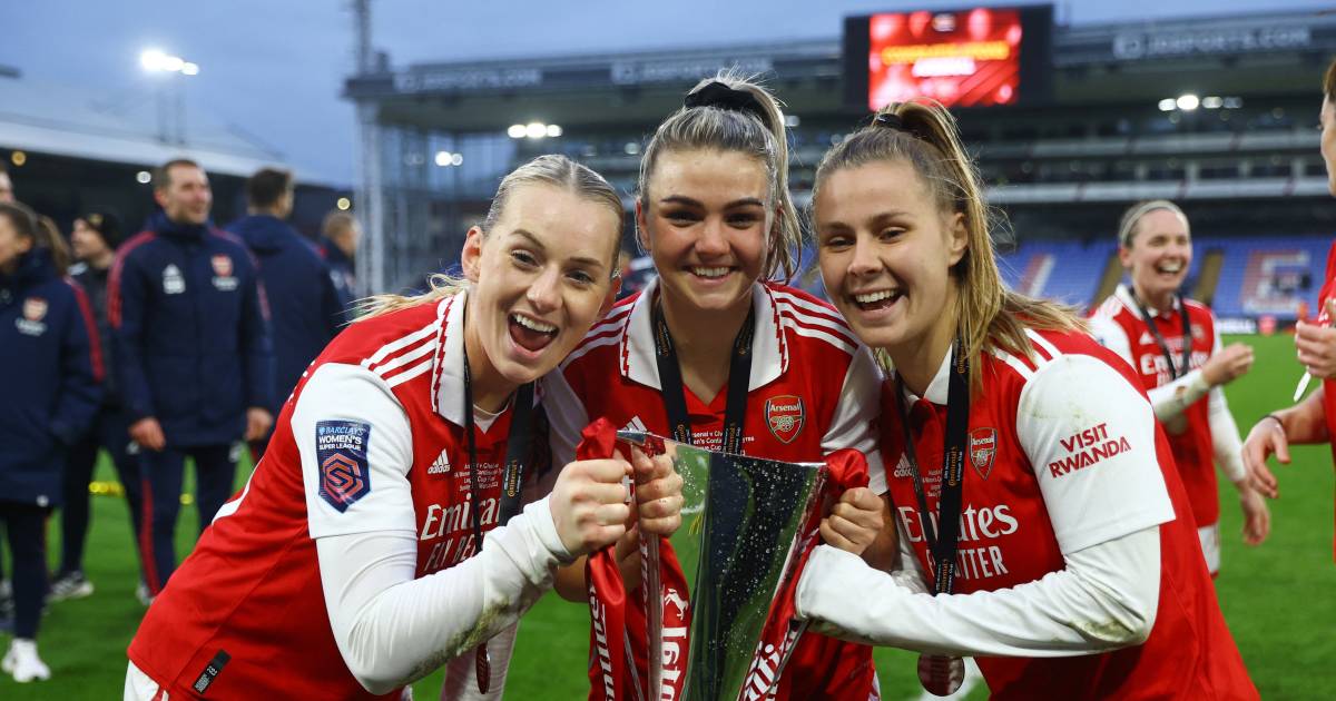 Victoria Pelova wint eerste prijs met Arsenal, emotionele Vivianne ...