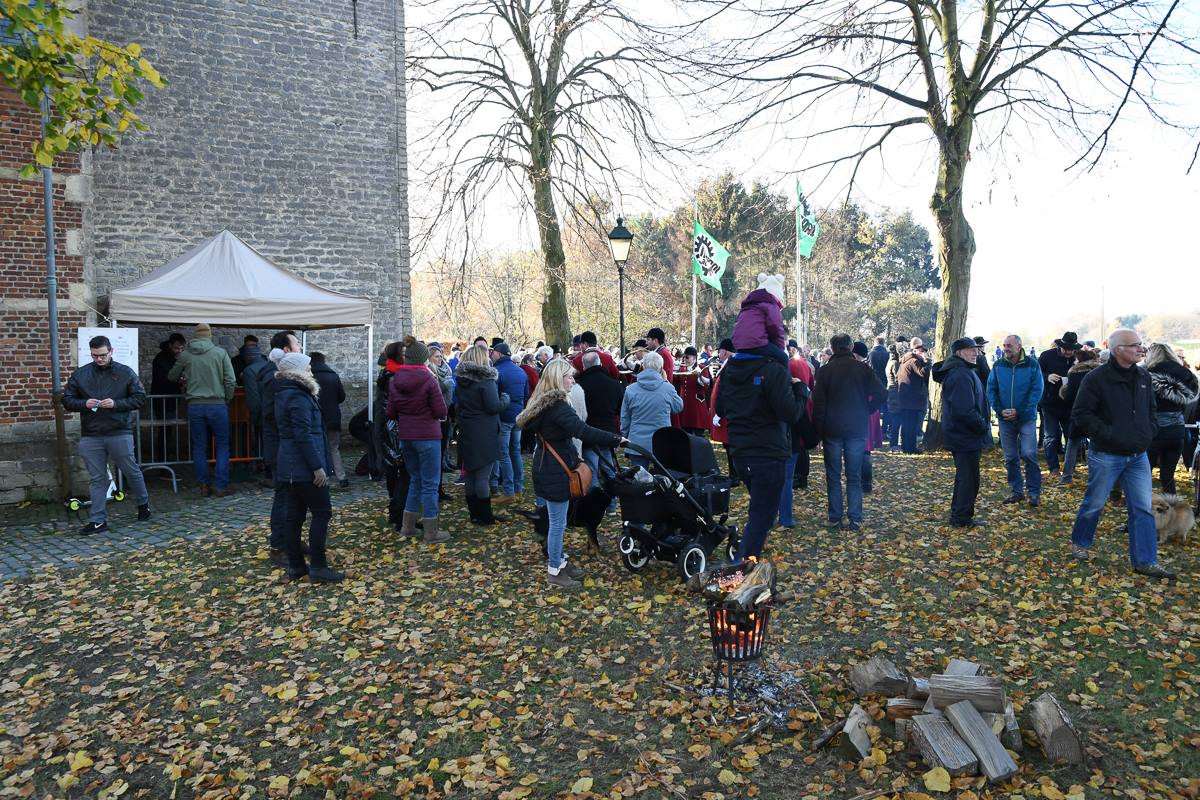 Millegem viert Sint-Elooi met een stoet van tractors en paarden | Foto ...