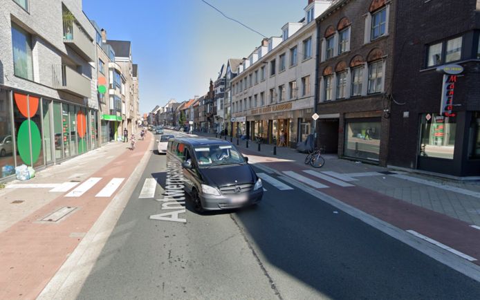 Twee 12-jarige meisjes gewond nadat ze worden aangereden op zebrapad | Gent | hln.be