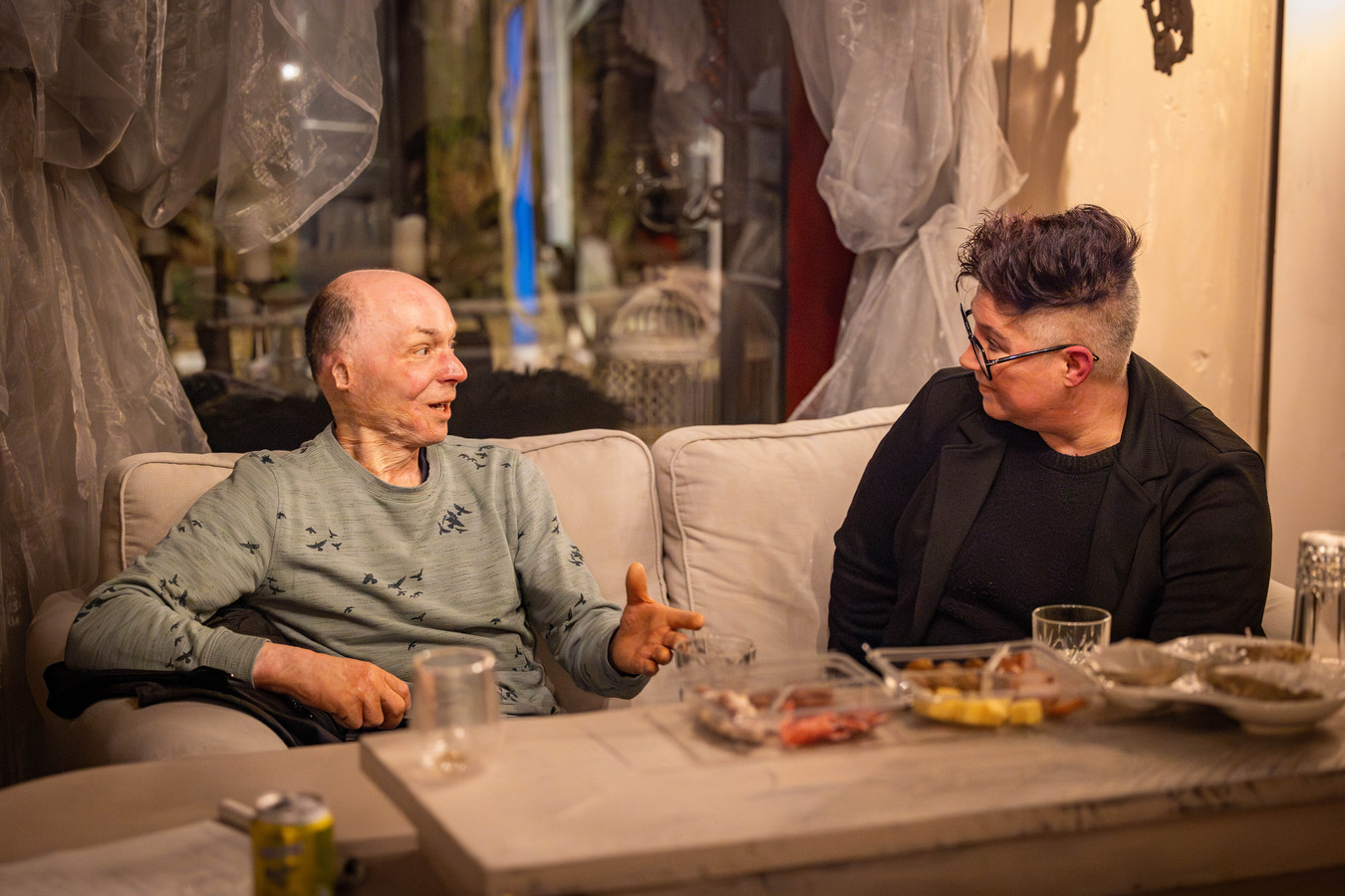 Zeventien jaar na felle brand ziet Martina de man terug die zij redde: ‘Heb elke dag aan je ...