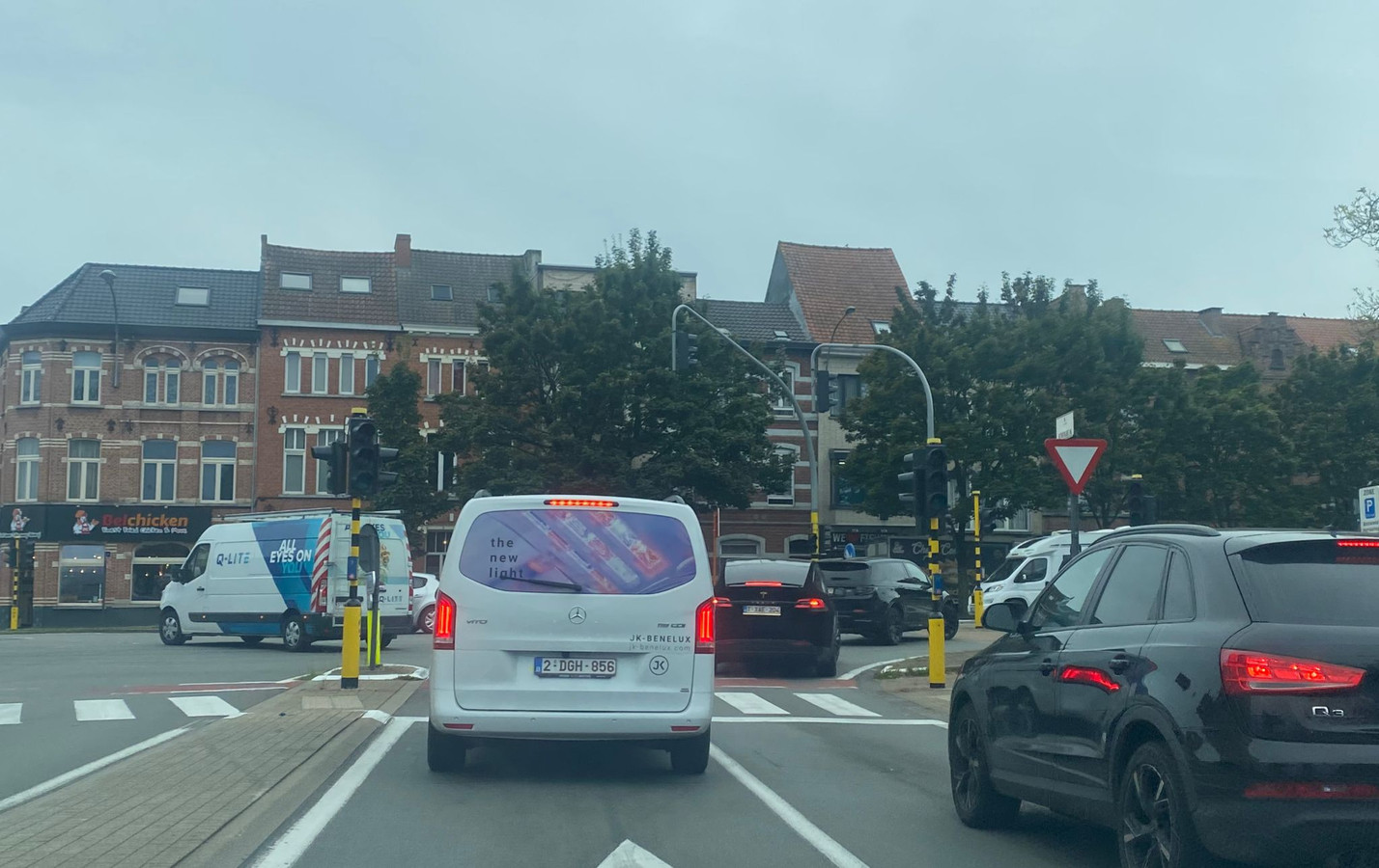 Verkeerslichten aan kruispunt R40 en Nieuwe Wandeling zijn defect | Foto | hln.be