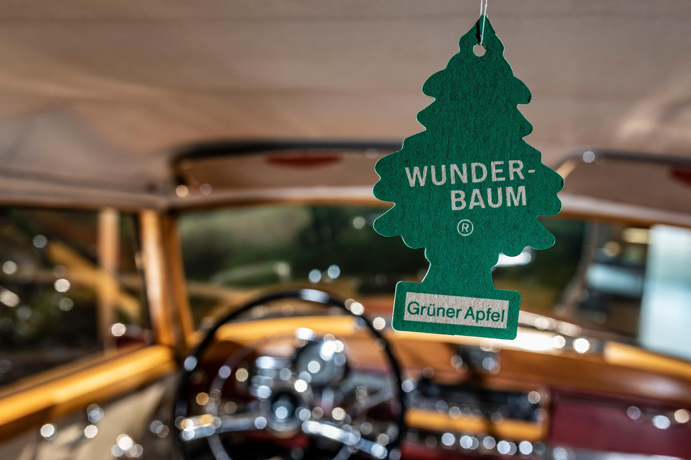 Hoe een minuscuul boompje wereldwijd de harten van automobilisten ...