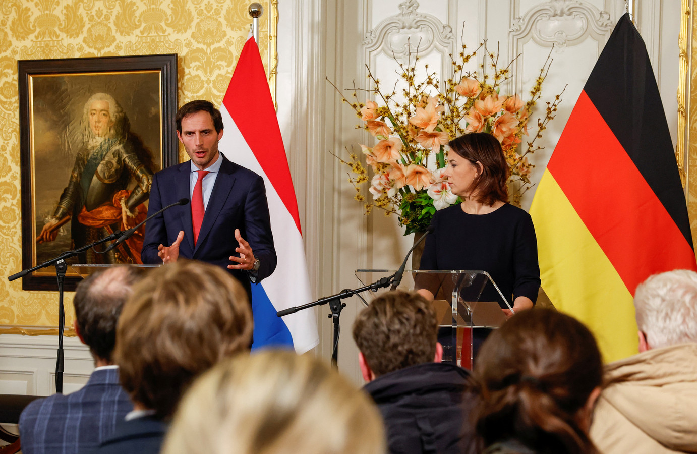 Hoekstra wil meer aandacht voor ontvoering van Oekraïense kinderen door ...