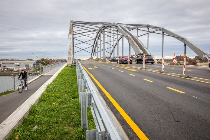 Vlaamse Waterweg plant deze nacht opening Kempische brug in Hasselt ...