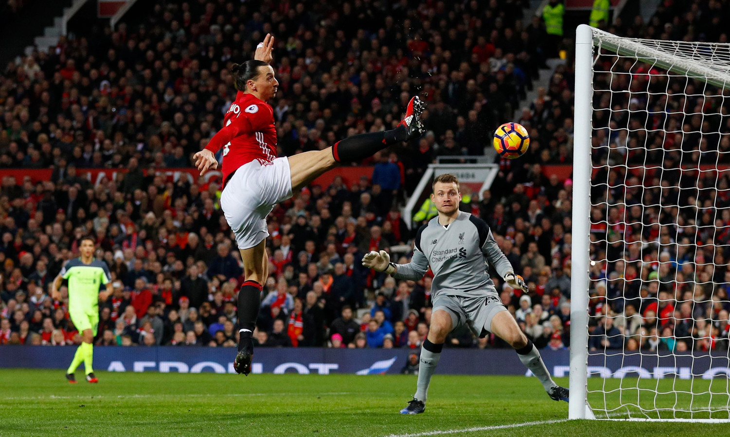 VIDEO: Zlatan redt punt voor United in matige klassieker tegen ...
