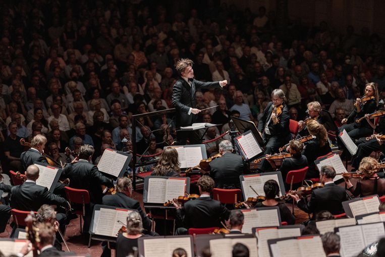 Toekomstig chef-dirigent van Concertgebouworkest brengt publiek én musici in vervoering