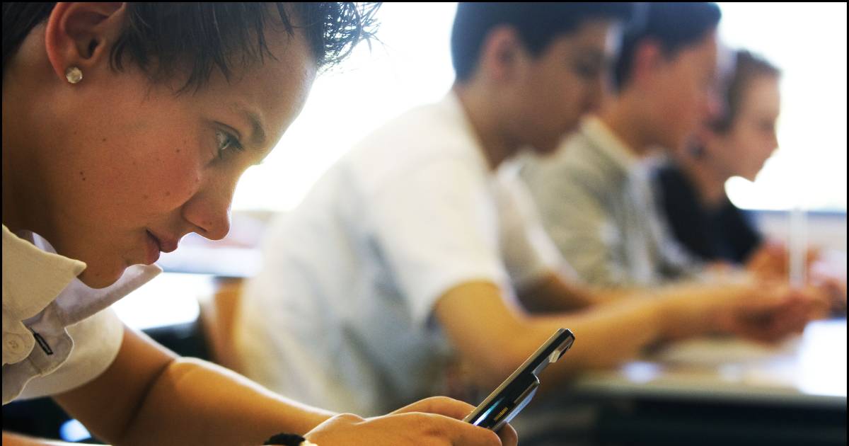 Telefoonverbod in de klas? Leerlingen vinden het goed idee: ‘Maar niet ...