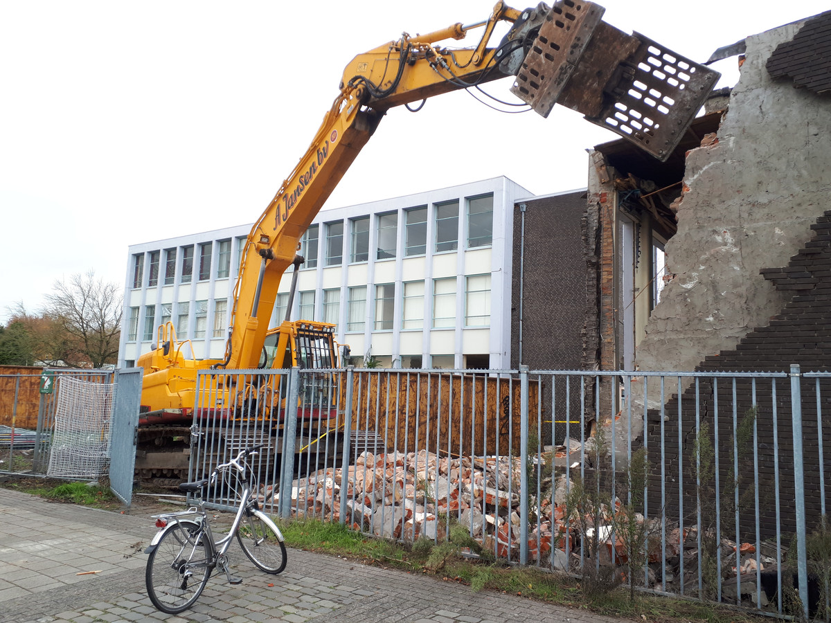 Sloop oude huishoudschool Oss al op eerste dag stilgelegd om asbest ...