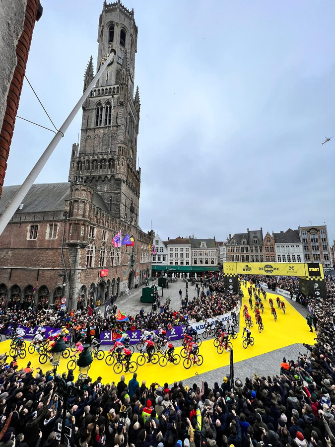 Duizenden wielerfans beleven de start van De Ronde in Brugge: “Ik hoop ...