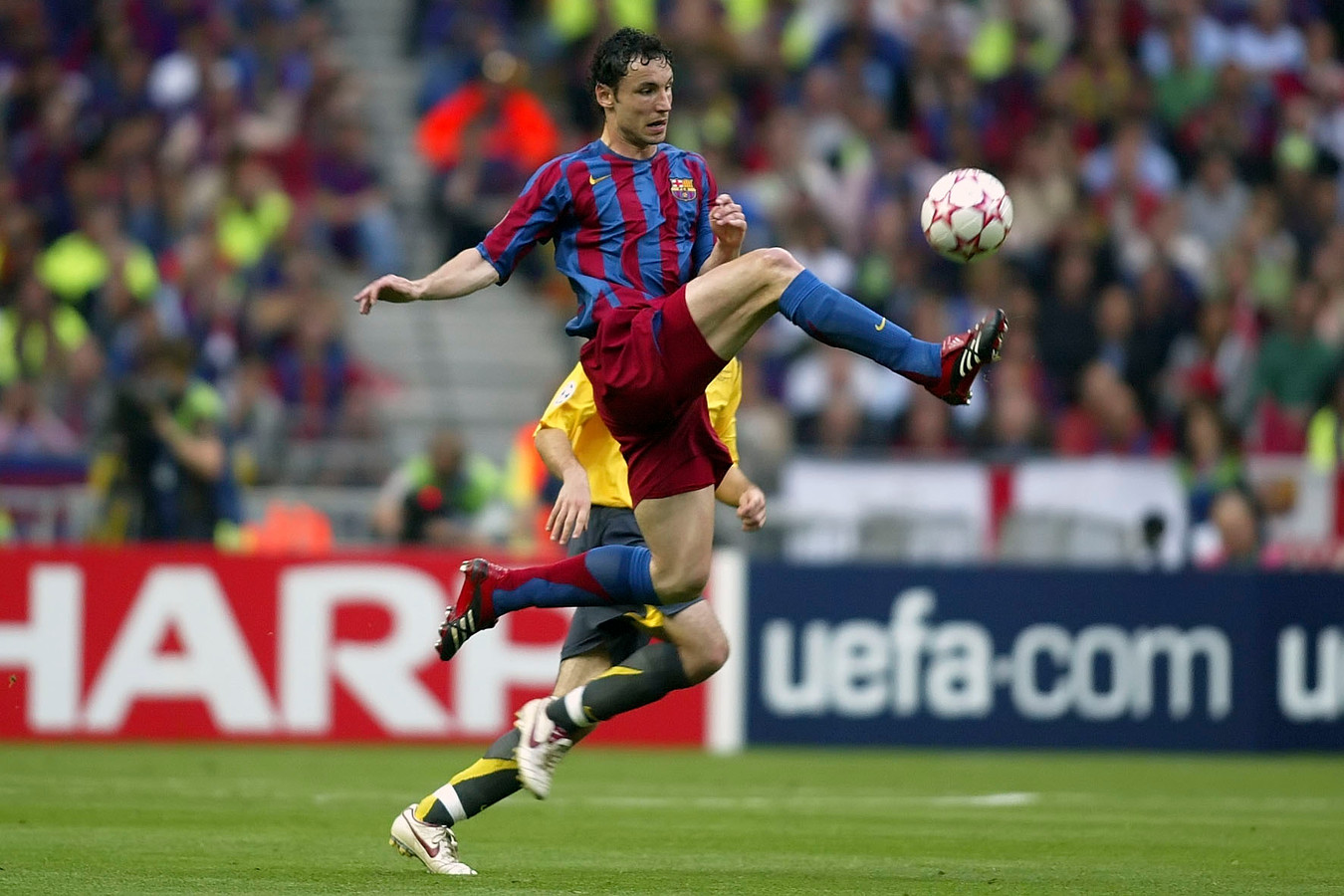 Mark van Bommel met Antwerp terug in Barcelona: ‘Heel bijzonder om Xavi ...