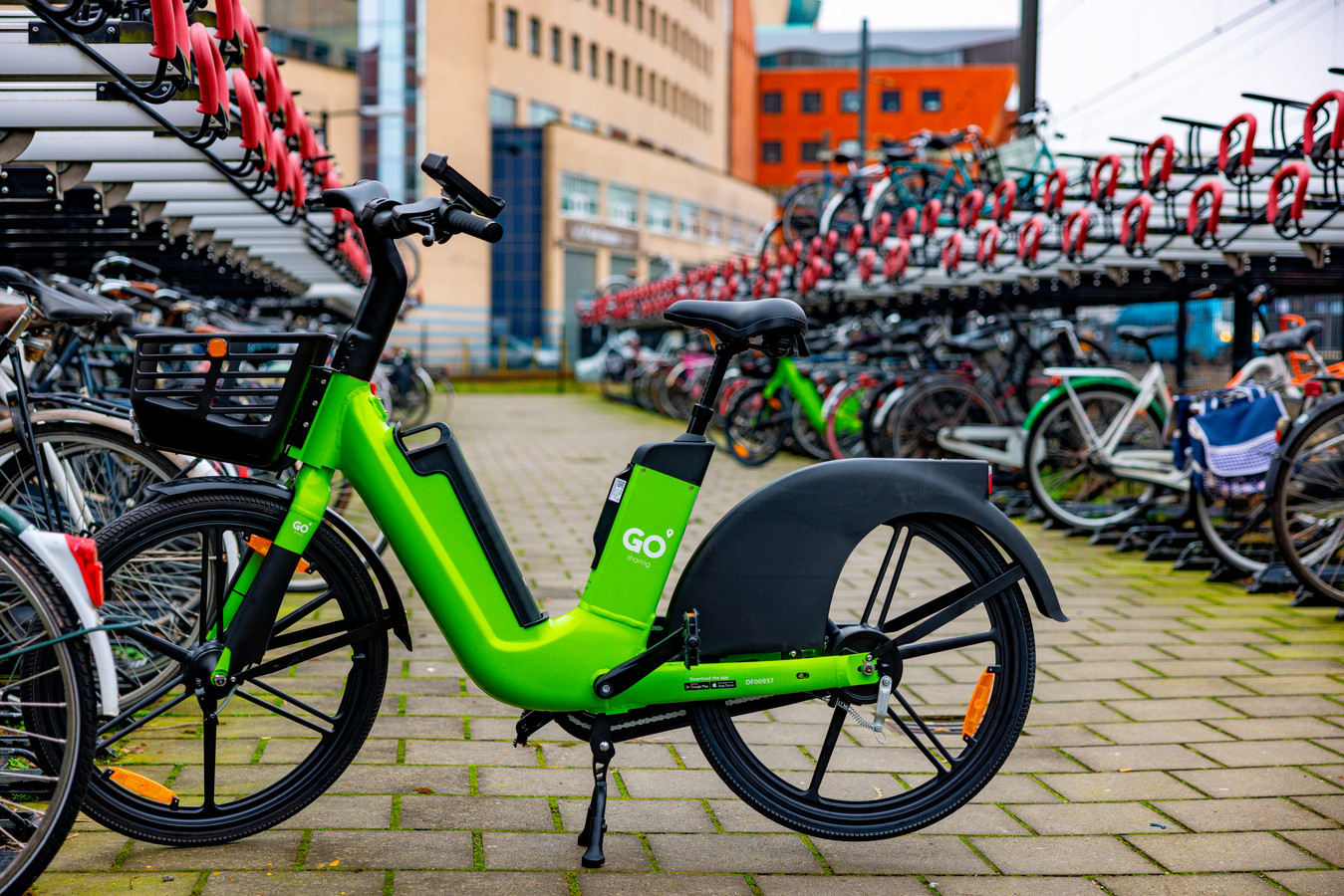 Een zusje voor de groene deelscooters in Apeldoorn: vanaf deze week ook ...