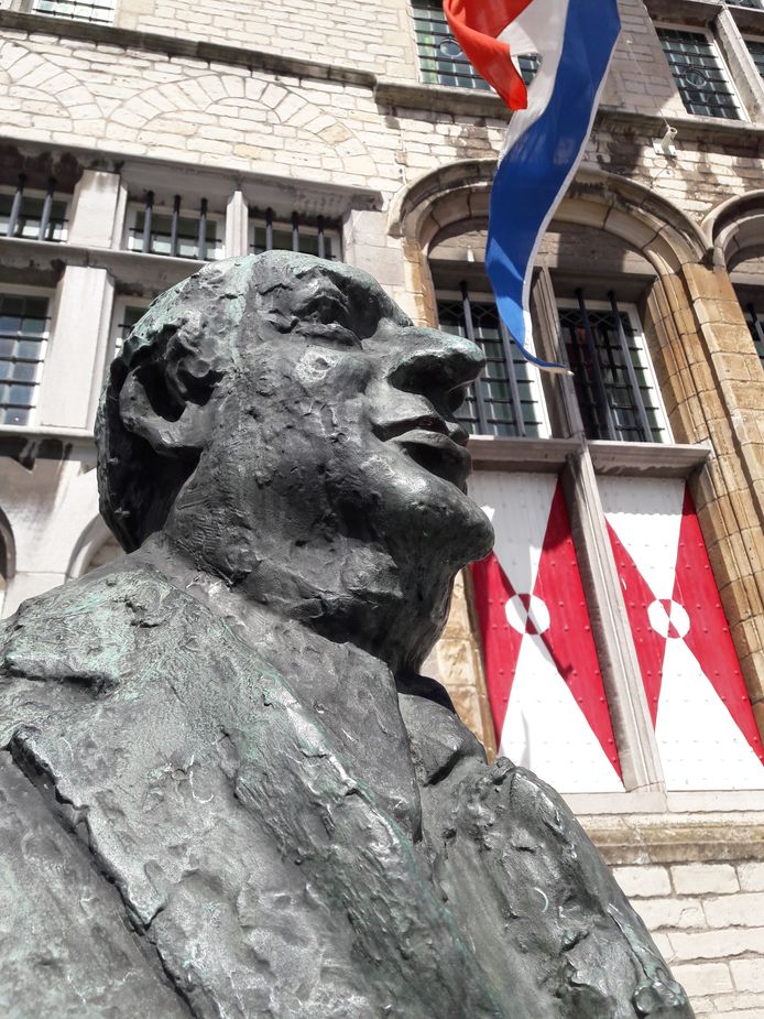 Hangen aan Anton van Duinkerken: ‘Leuk, zo'n ventje met lak aan ...