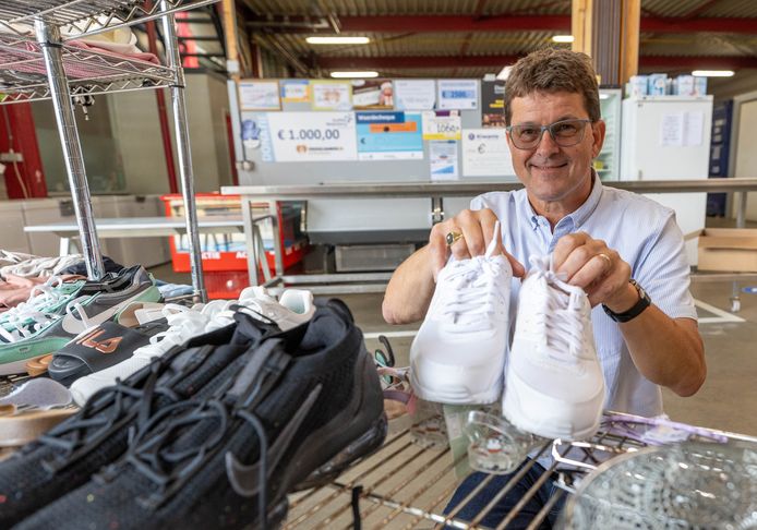 Gloednieuwe beamer, kleding en kunstplanten: klanten voedselbank ...