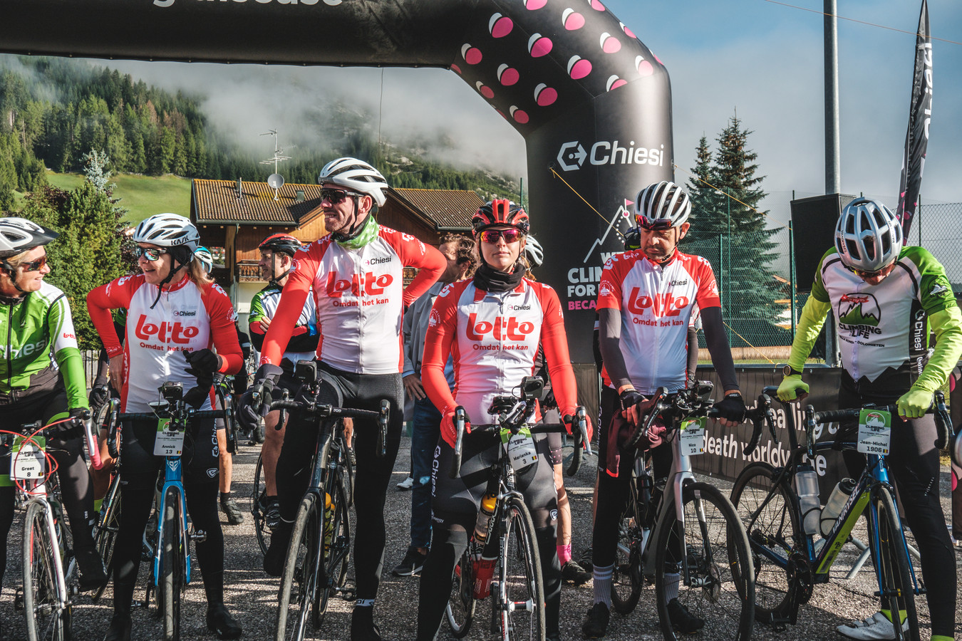 Onze journaliste en haar fietsvrienden wagen ‘De klim van je leven ...