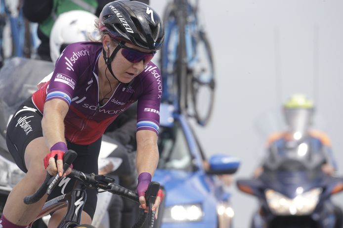 Terugval in revalidatie: Amy Pieters kampt met epileptische aanvallen ...