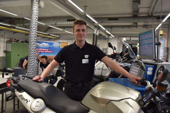 KW1C-student Sem (21) is beste ‘motorfietstechnicus’ van Europa: ‘Deze ...