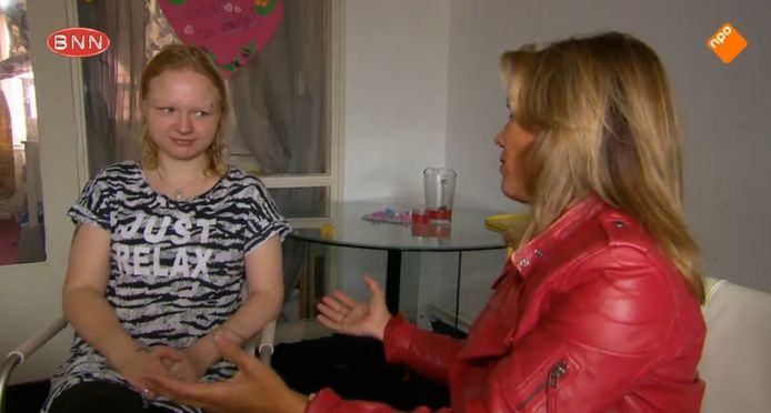 Aline (22) schokt kijkers Vier Handen Op Eén Buik | Show | AD.nl