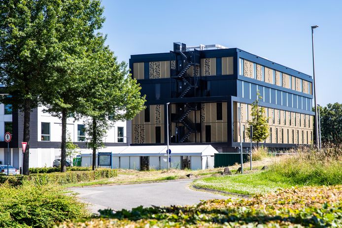 Extra vluchtelingen opgevangen in Deventer hotel Holiday Inn | Deventer ...