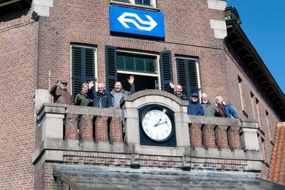 Station Deventer heeft zijn eerste authentieke luiken terug, meer volgt ...