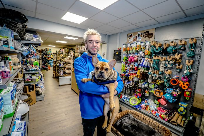 NET OPEN. Tom (43) en Karel (46) openen dierenspeciaalzaak: “Mensen ...